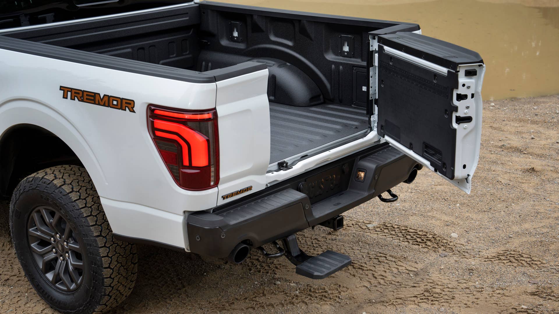 2024 Ford F-150's Pro Access Tailgate — how it works, what's cool about ...