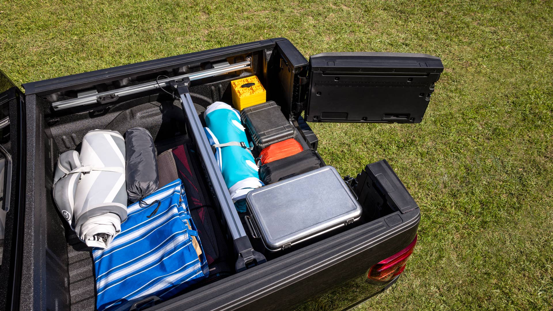 2024 Ford F-150's Pro Access Tailgate — how it works, what's cool about ...