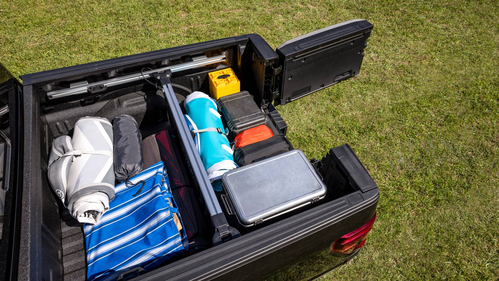 2024 Ford F-150's Pro Access Tailgate — how it works, what's cool about ...
