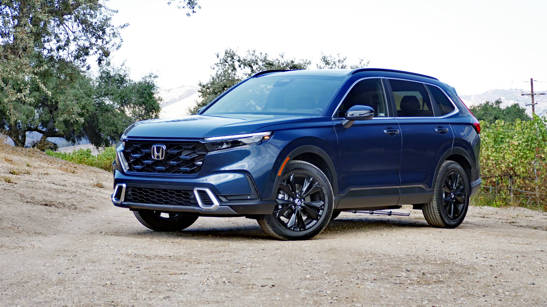 2024 Honda CR-V Review: Class leader checks off boxes, looks good doing ...