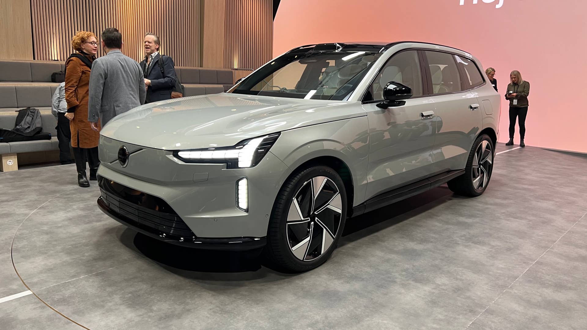 2025 Volvo EX90 now $3,300 more expensive thanks to materials costs ...