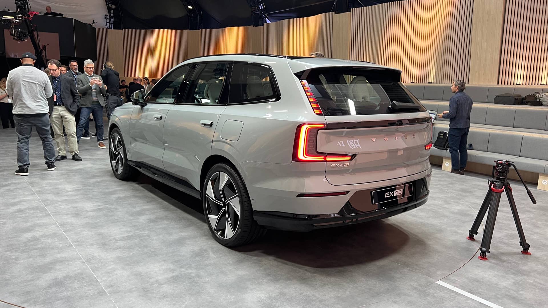 2025 Volvo EX90 now $3,300 more expensive thanks to materials costs ...