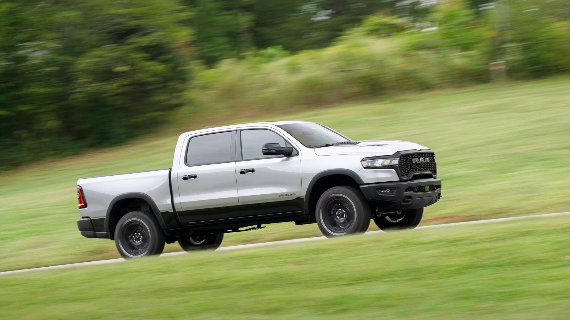2025 Ford F‑150 vs. 2025 Ram 1500: 5 Major Differences - Autoblog