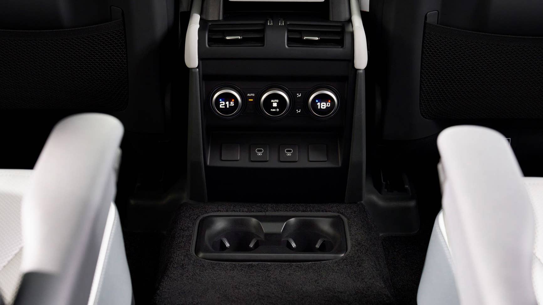 2025 Land Rover Defender 130 updated with captain's chairs - Autoblog