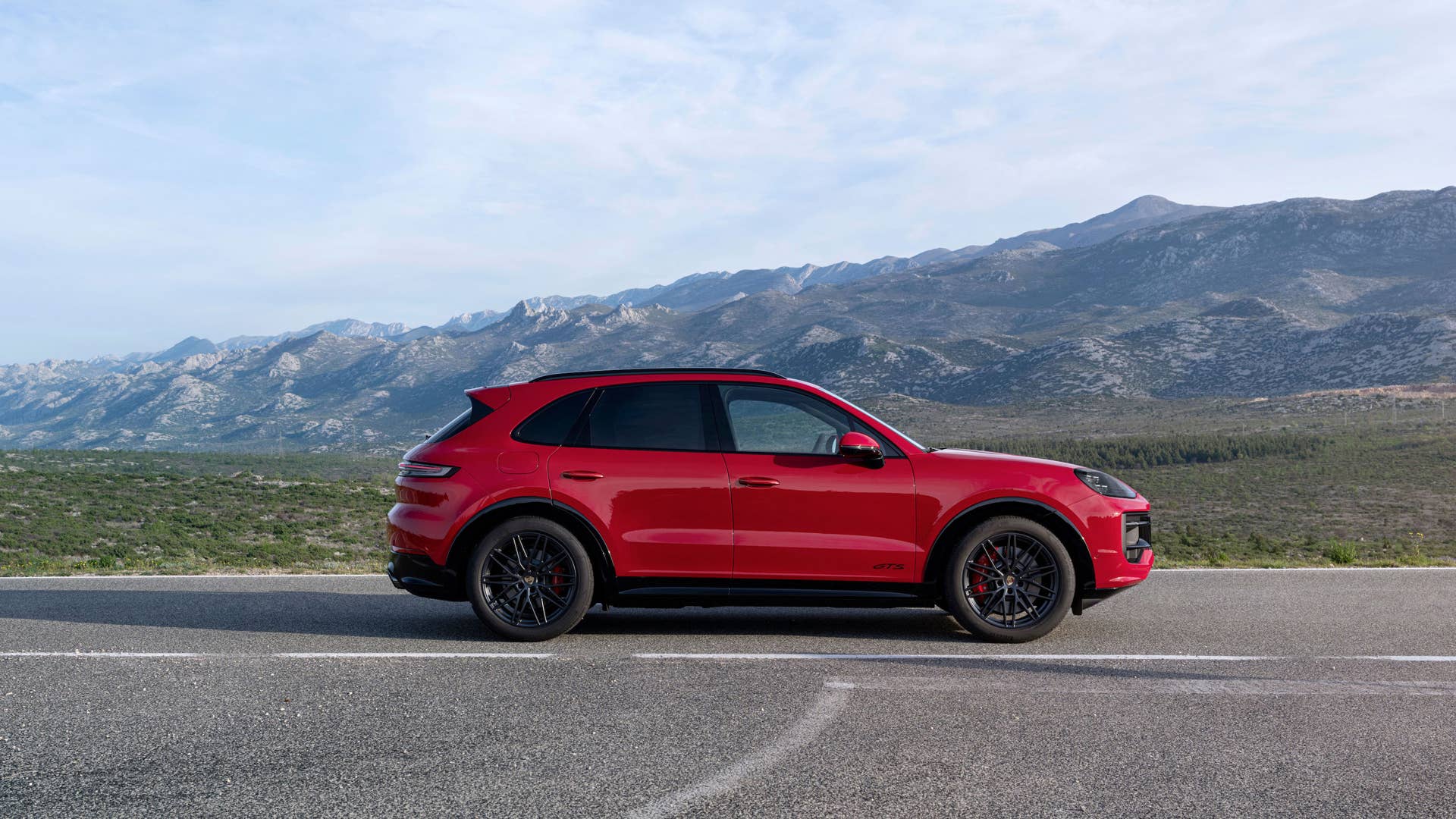 Porsche Drops Performance 2025 Cayenne Lease Deal For August - Autoblog