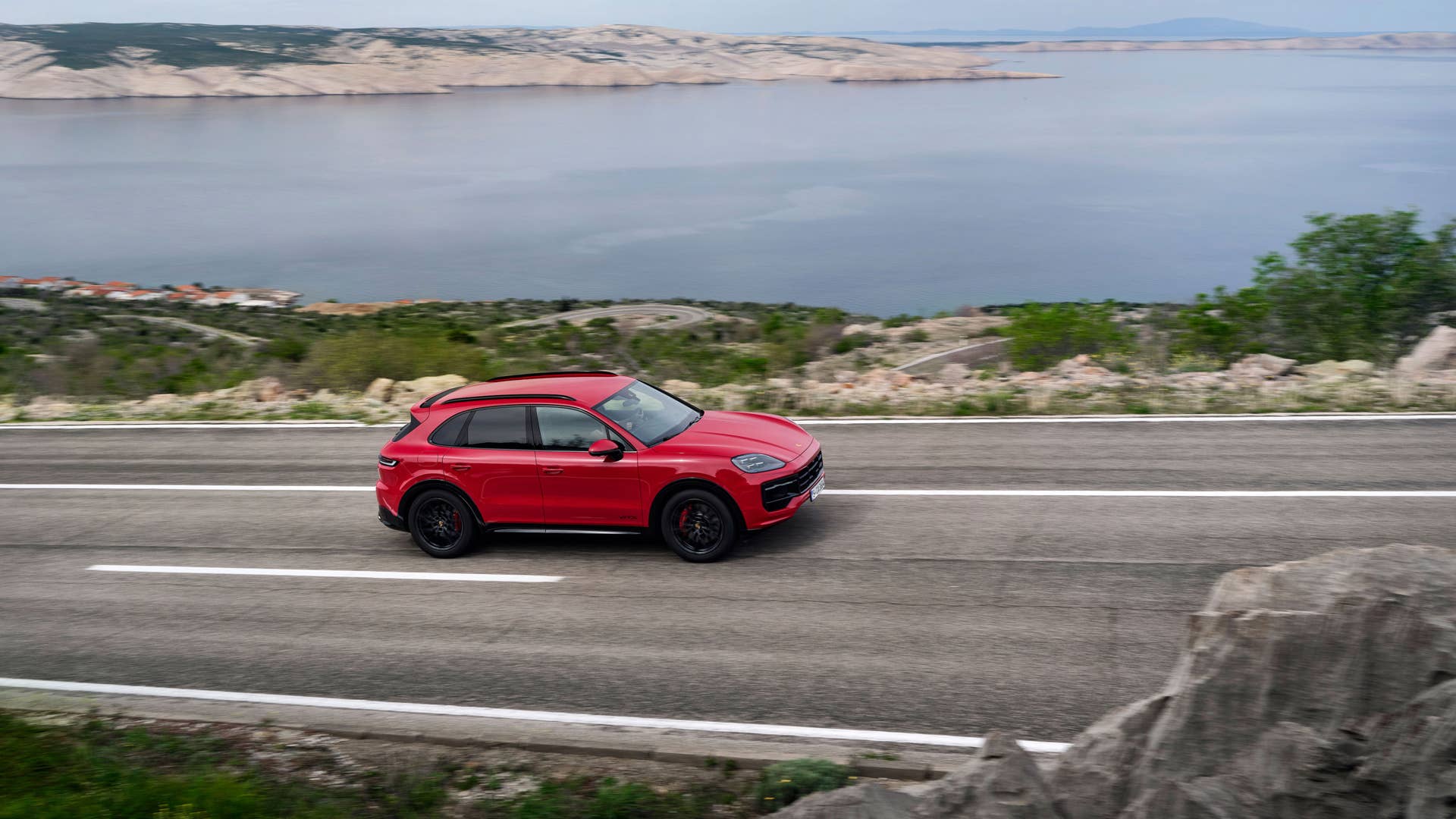 Porsche Drops Performance 2025 Cayenne Lease Deal For August - Autoblog