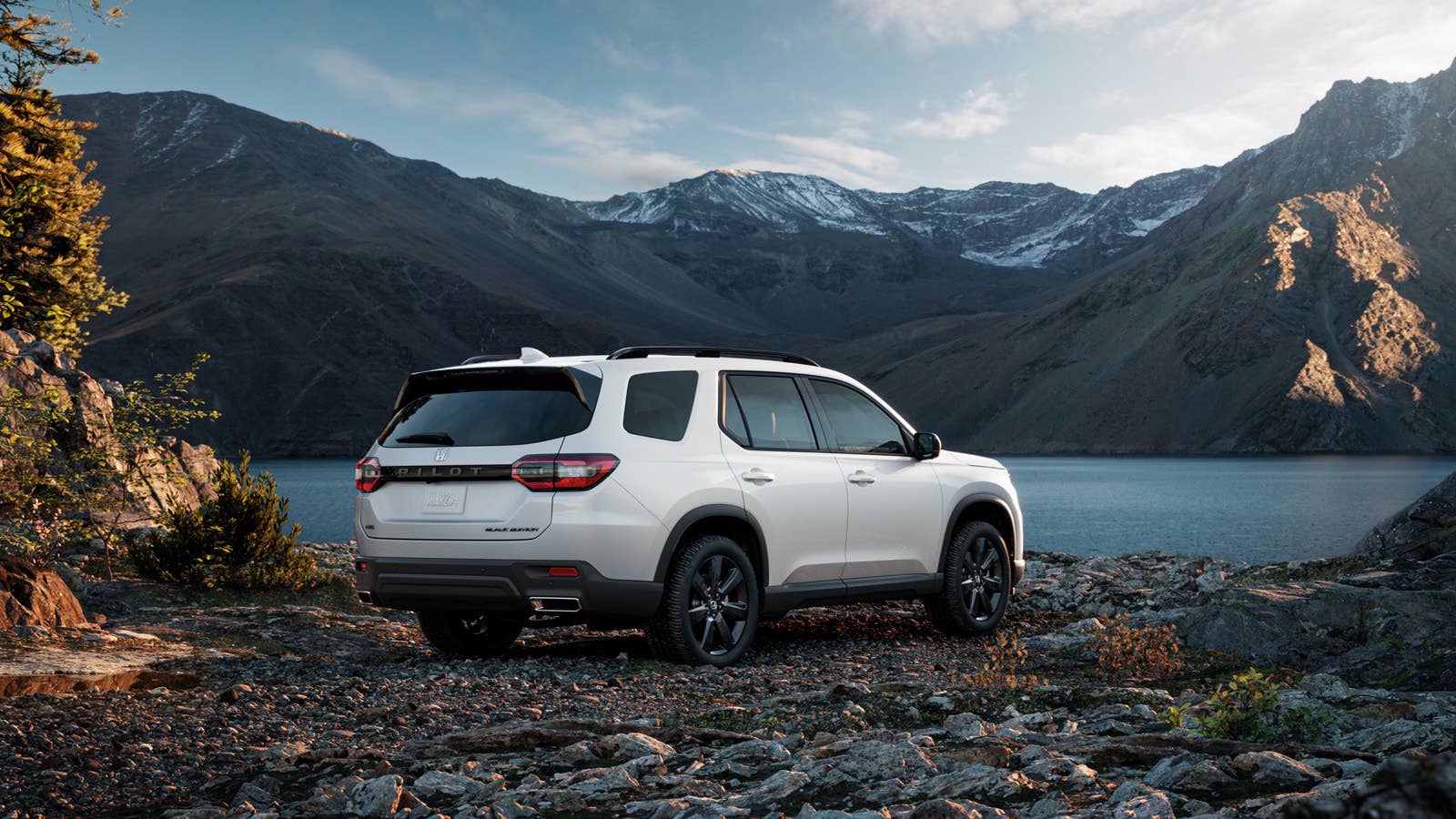2025 Toyota Highlander vs. 2025 Honda Pilot: 3 Key Differences - Autoblog