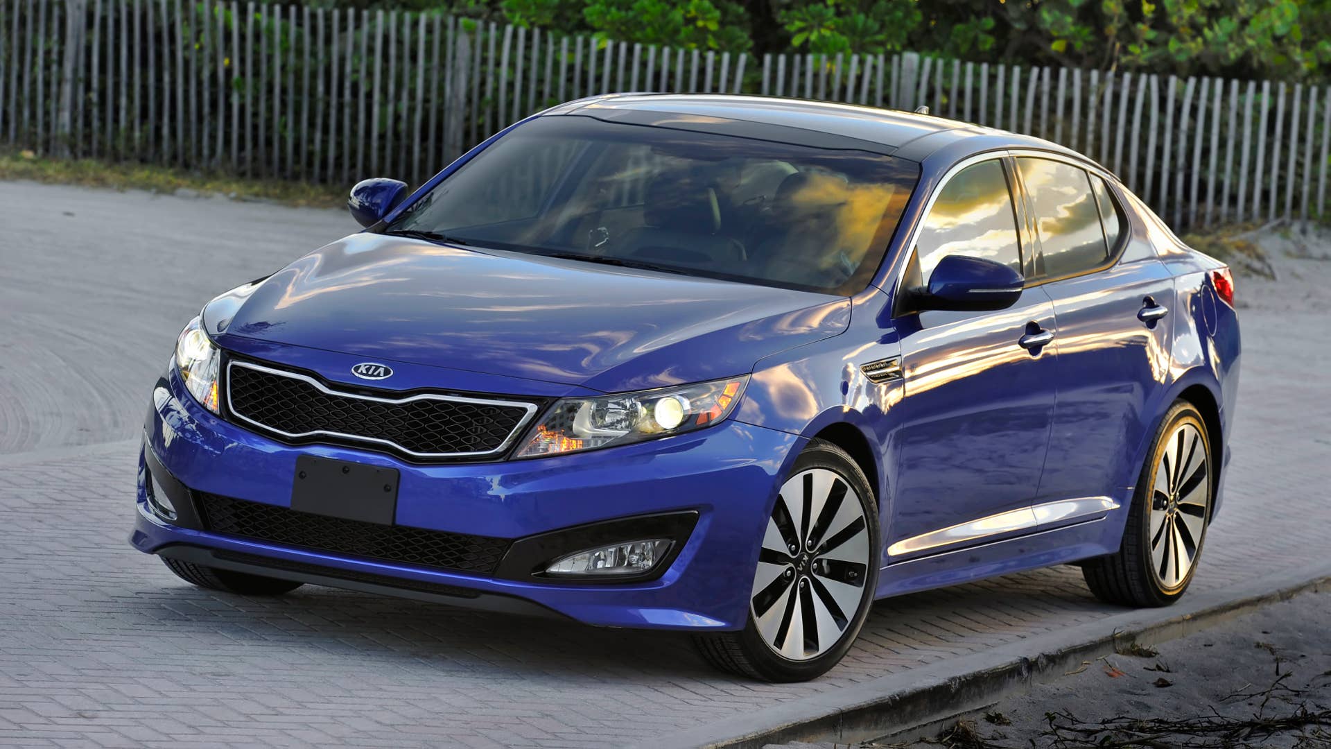Kia recalls 2012-2013 Optima for unsecured headliner panels - Autoblog