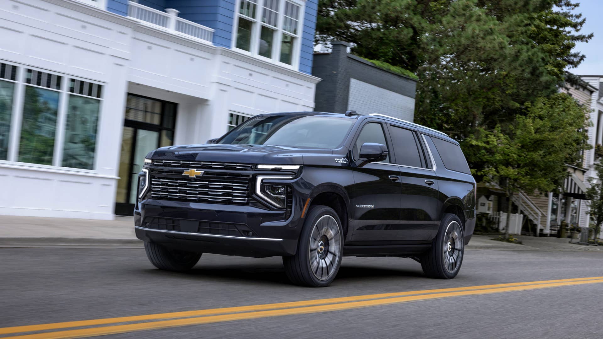 2025 Chevy Tahoe and Suburban Preview: New tech makes a great interior ...