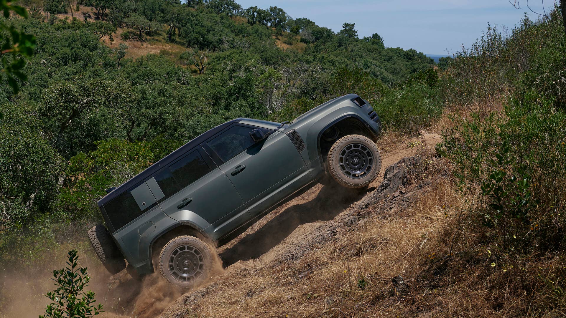 2025 Land Rover Defender Octa pushes the expedition rig into new ...