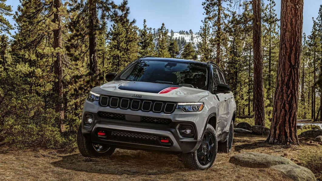 New Jeep 2.0-liter turbo four makes more power, better fuel economy ...