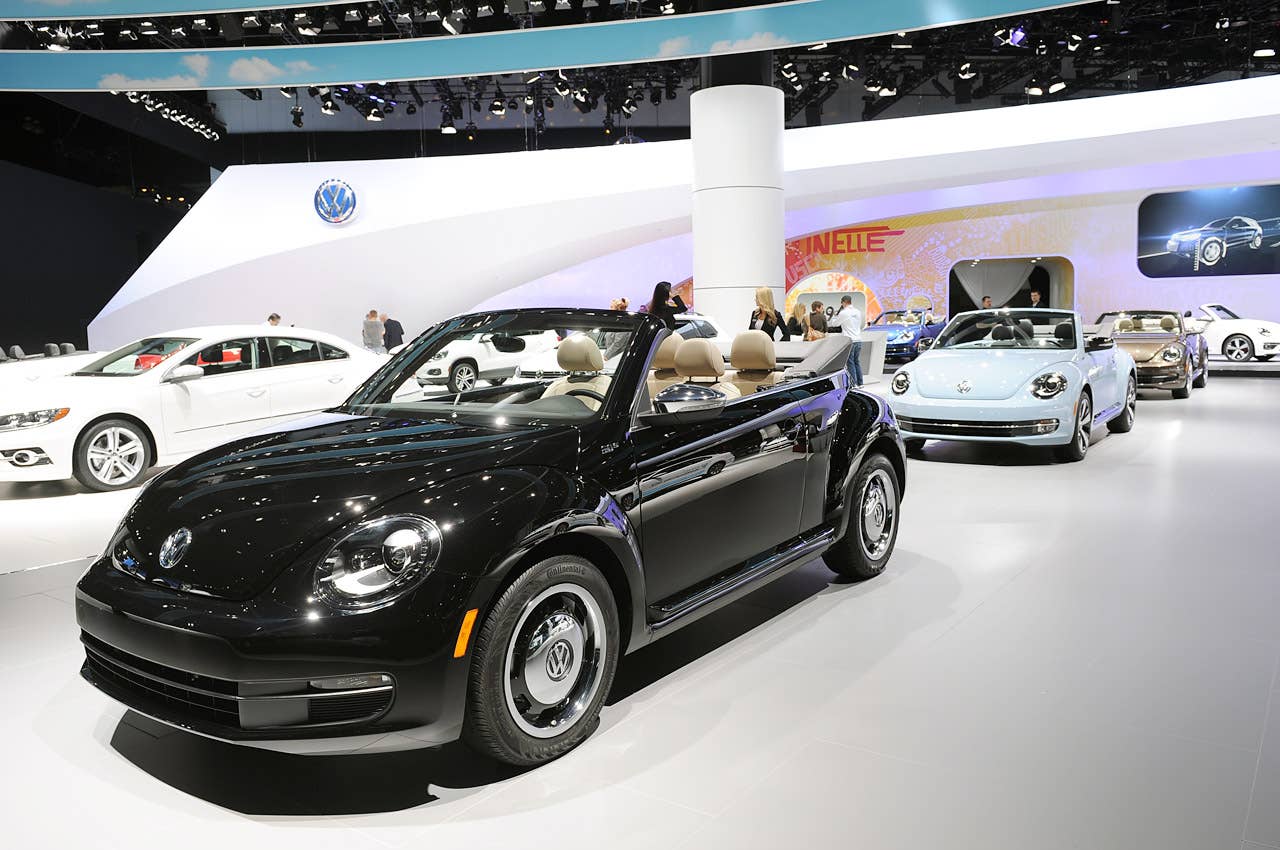 2013 Volkswagen Beetle Convertible Decade Editions evoke retro eras ...