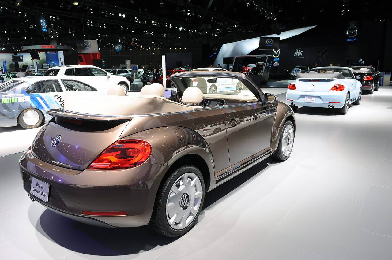 2013 Volkswagen Beetle Convertible Decade Editions evoke retro eras ...