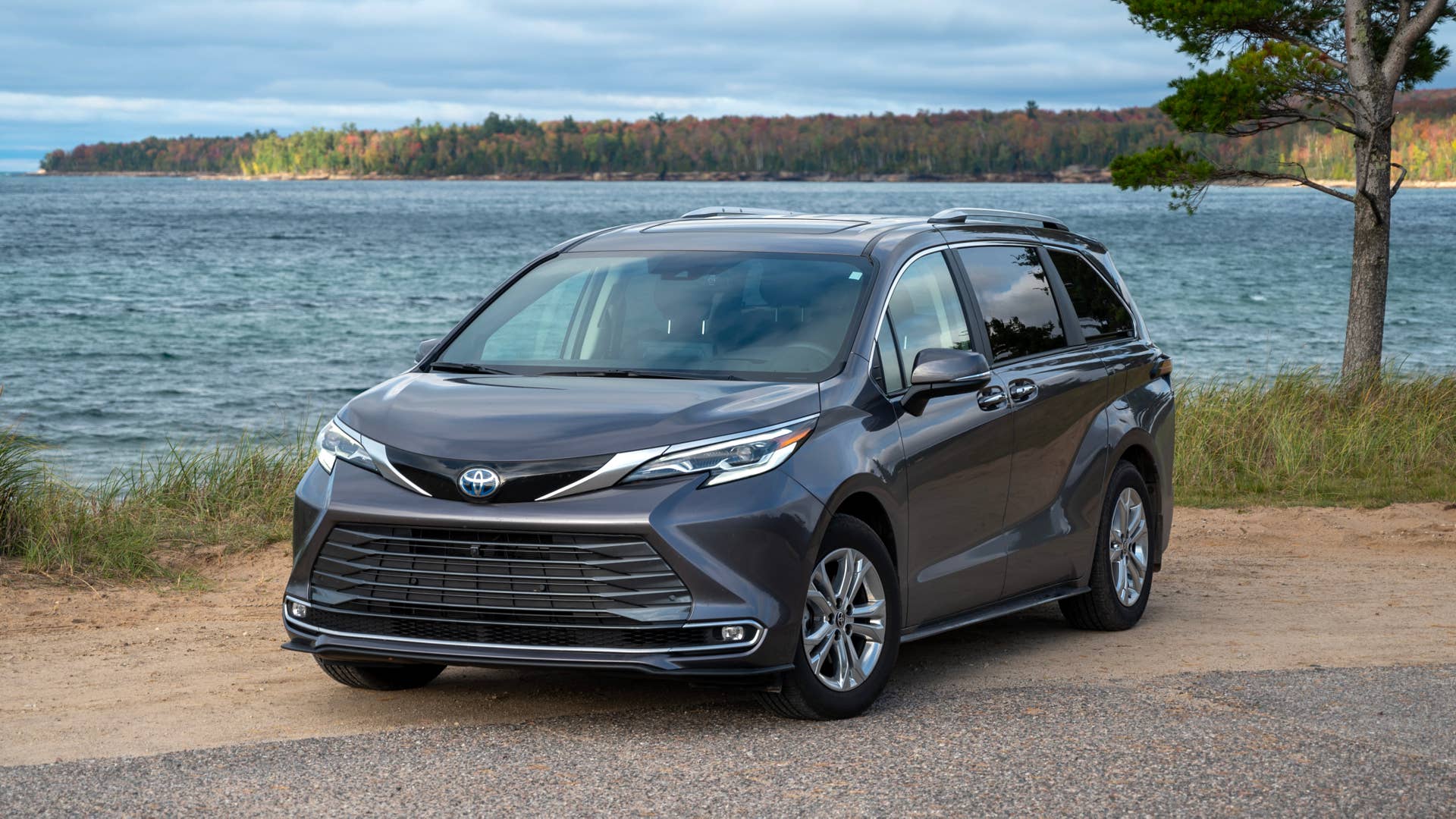 Toyota Sienna Is the Cheapest Hybrid Minivan to Lease this February ...