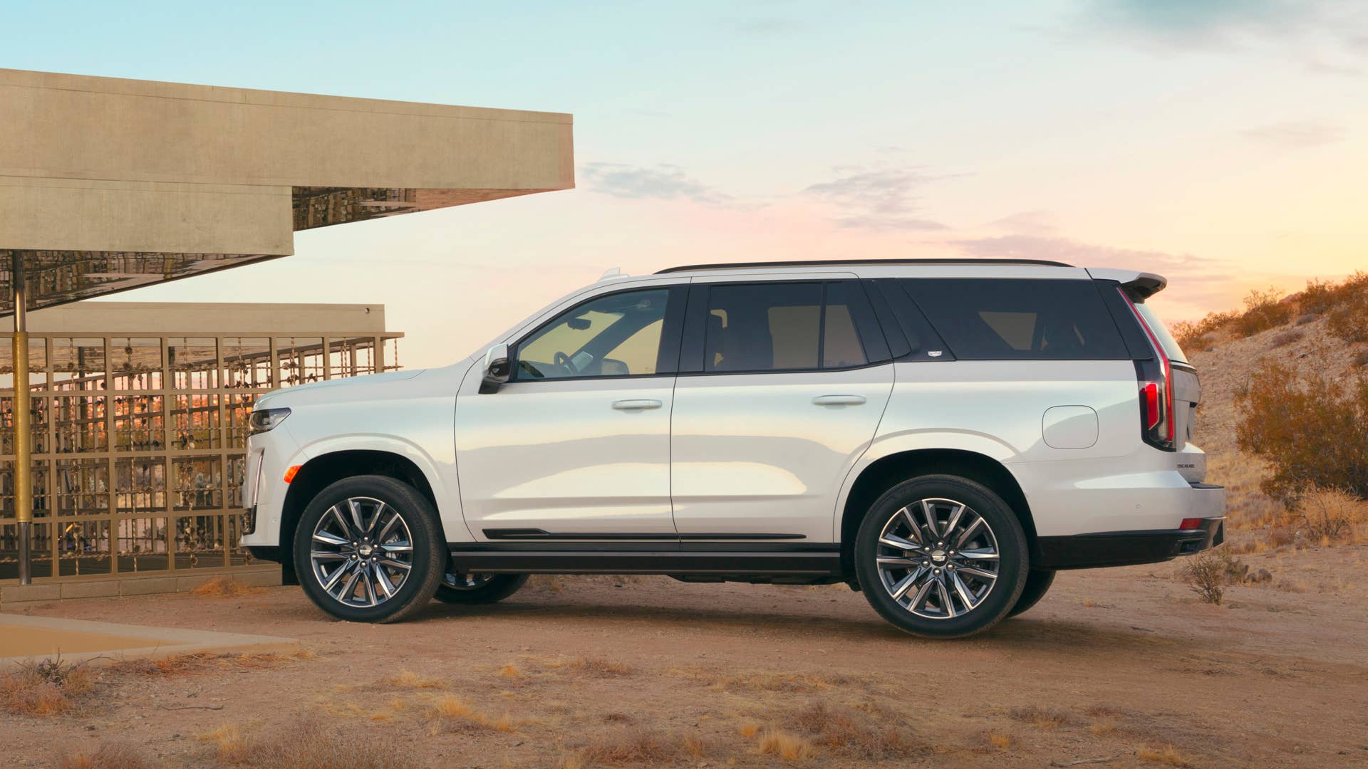 The 2021 Cadillac Escalade's triple curved OLED screens are gorgeous ...