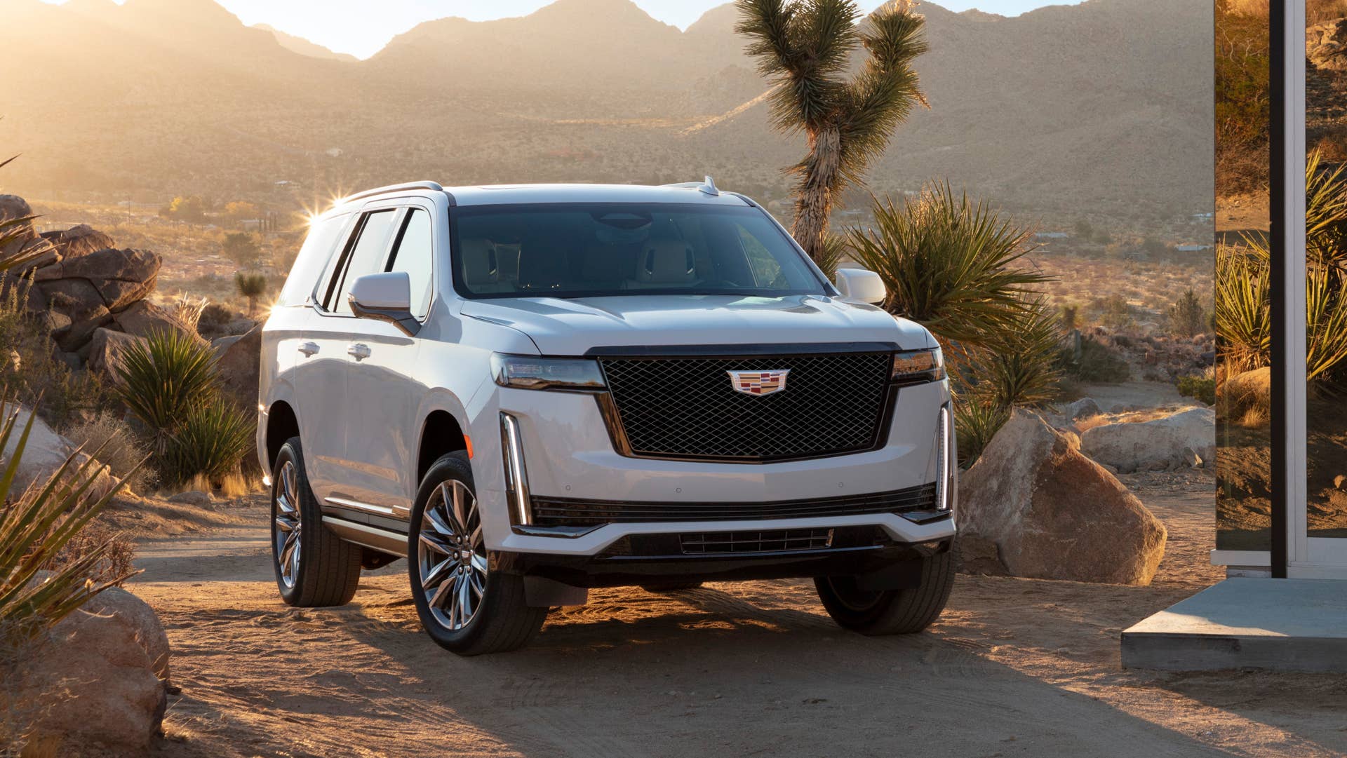 The 2021 Cadillac Escalade's triple curved OLED screens are gorgeous ...