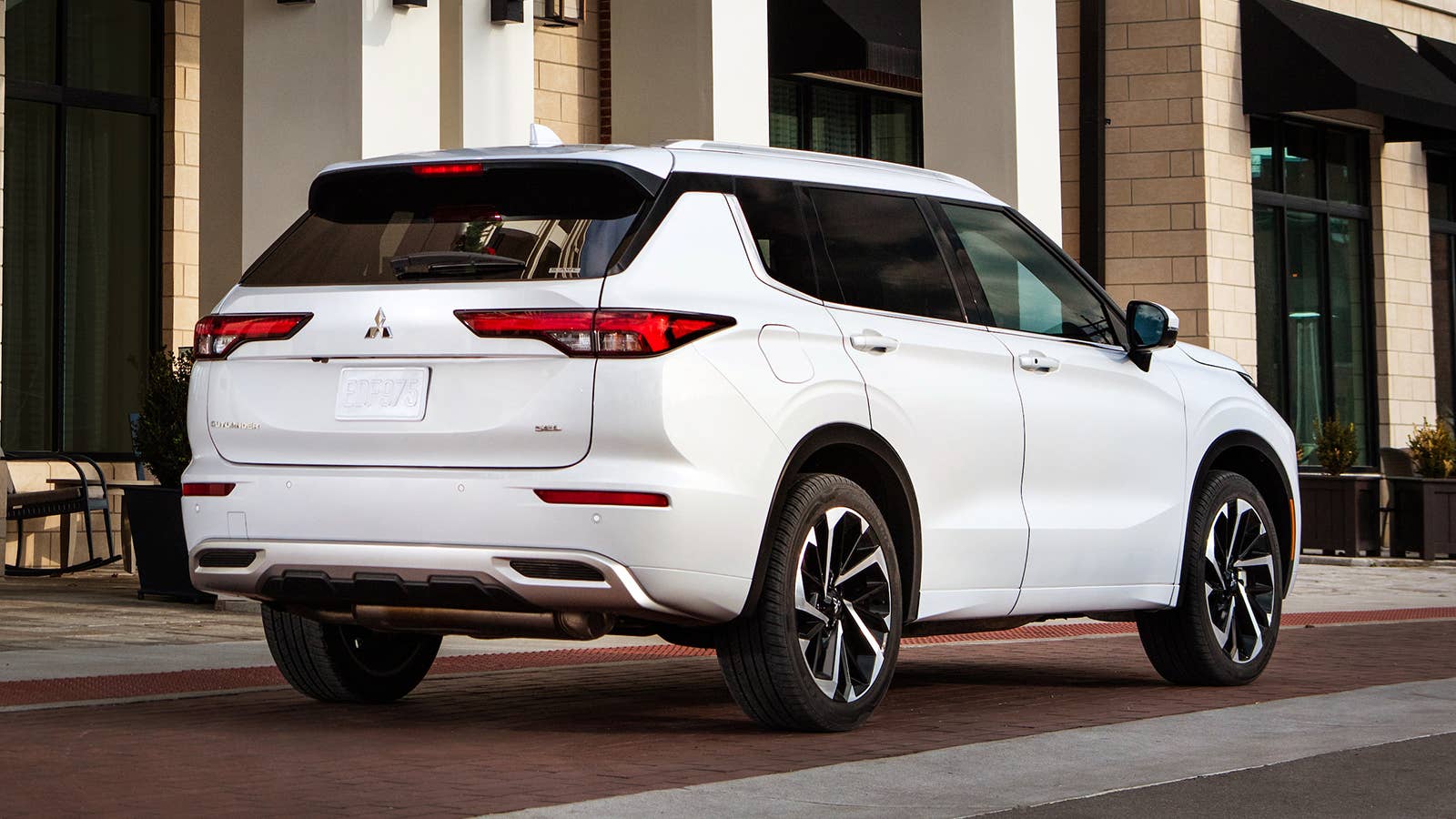 Mitsubishi Recalls Over 108,000 Outlander SUVs Because the Liftgate ...