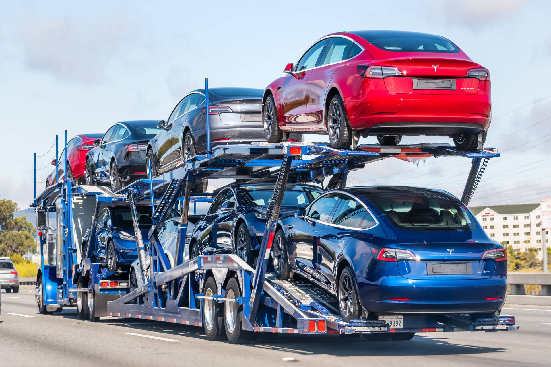 Tesla recalls 475,000 Model 3, S sedans for faulty rearview camera ...