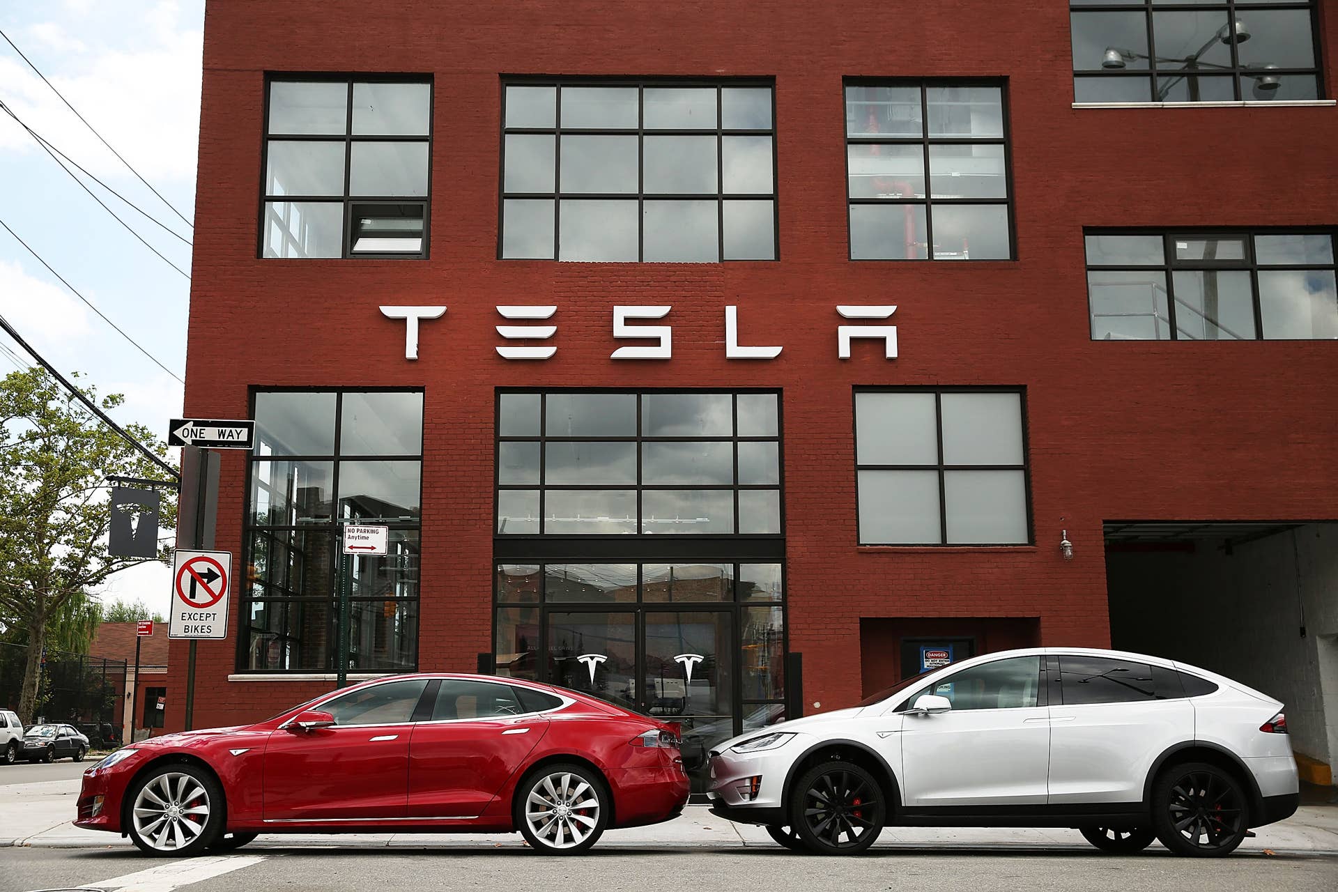 Tesla Keeps Settling Autopilot Death Lawsuits—And That's a Big Shift ...