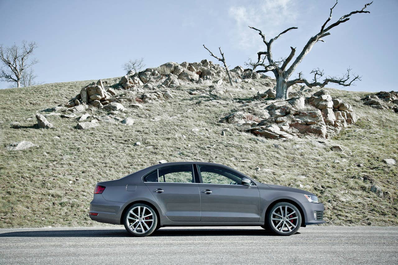 Chicago 2011: Volkswagen debuts turbocharged 2012 Jetta GLI, priced ...