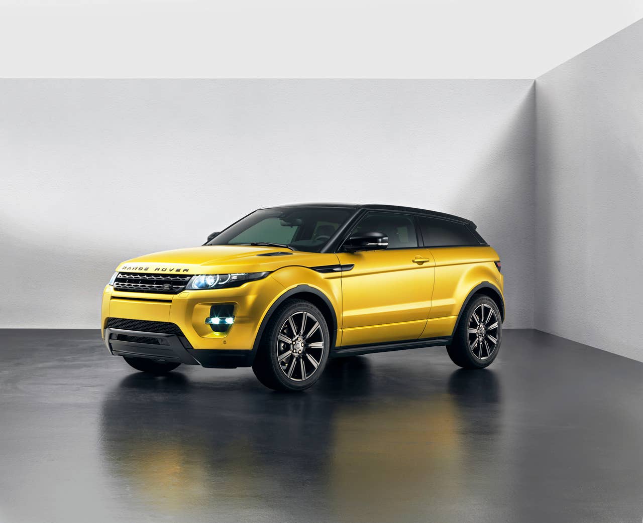 2027 Range Rover Evoque Turning To Electric Power To Revive Sales ...