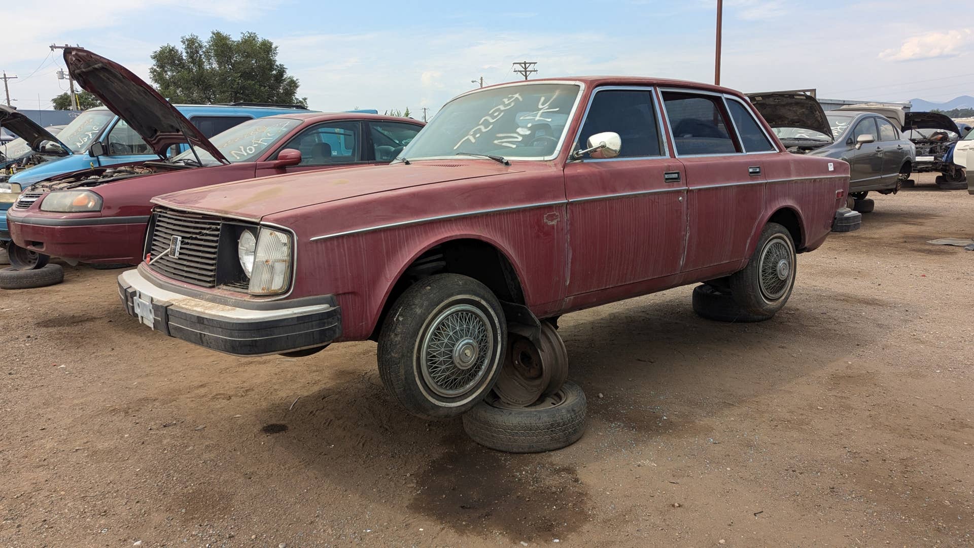 Junkyard Gem: 1976 Volvo 244 DL - Autoblog