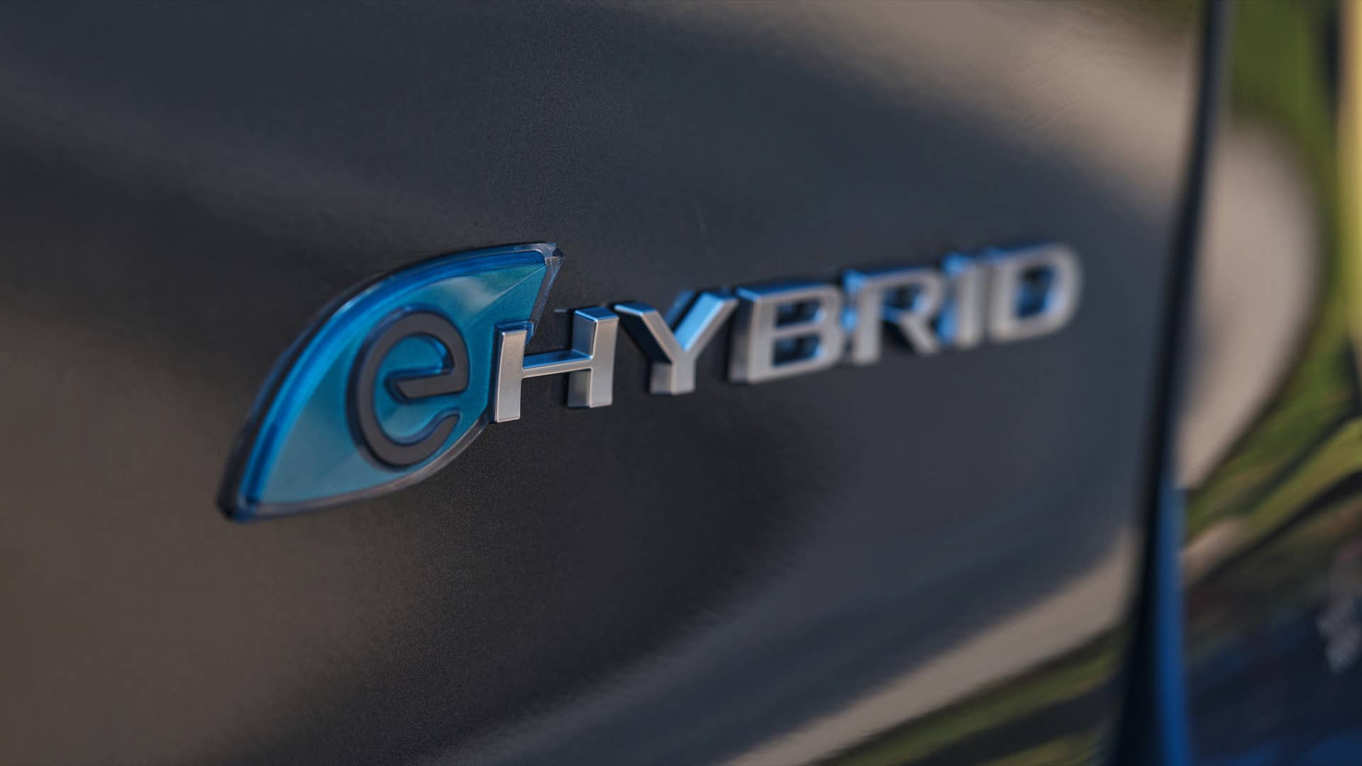 America's Only Plug-In Hybrid Minivan Loses $7,500 Tax Credit - Autoblog
