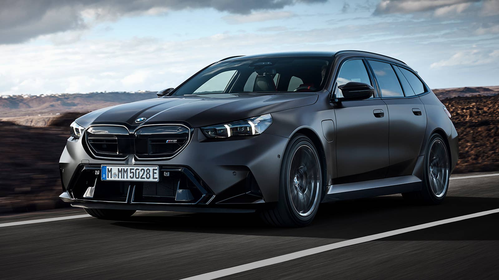 2026 BMW M5 Touring Vs. 2026 Audi RS6 Avant: 5 Major Differences - Autoblog