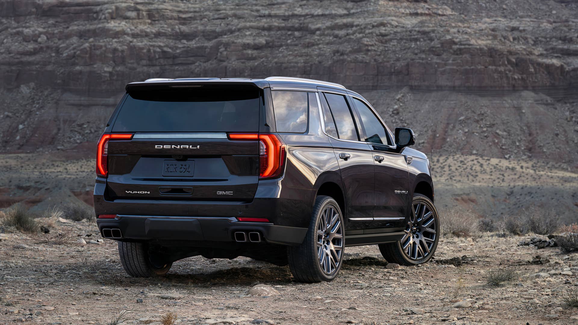 2025 GMC Yukon vs 2025 Ford Expedition: 5 Things to Know Before You Buy ...