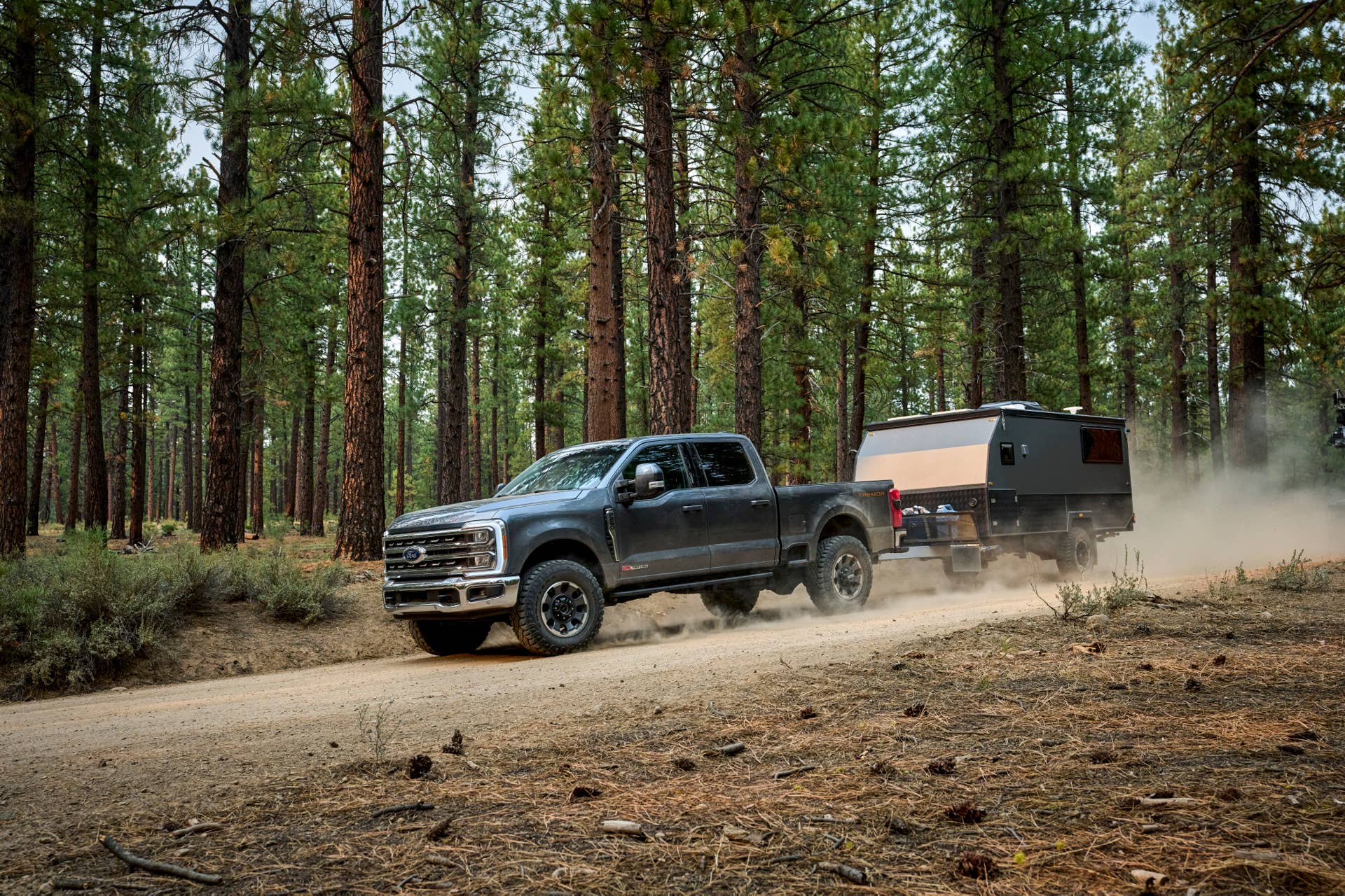 2024 GMC 2500 AT4 vs 2024 Ford F-250 Tremor: Who takes the crown ...