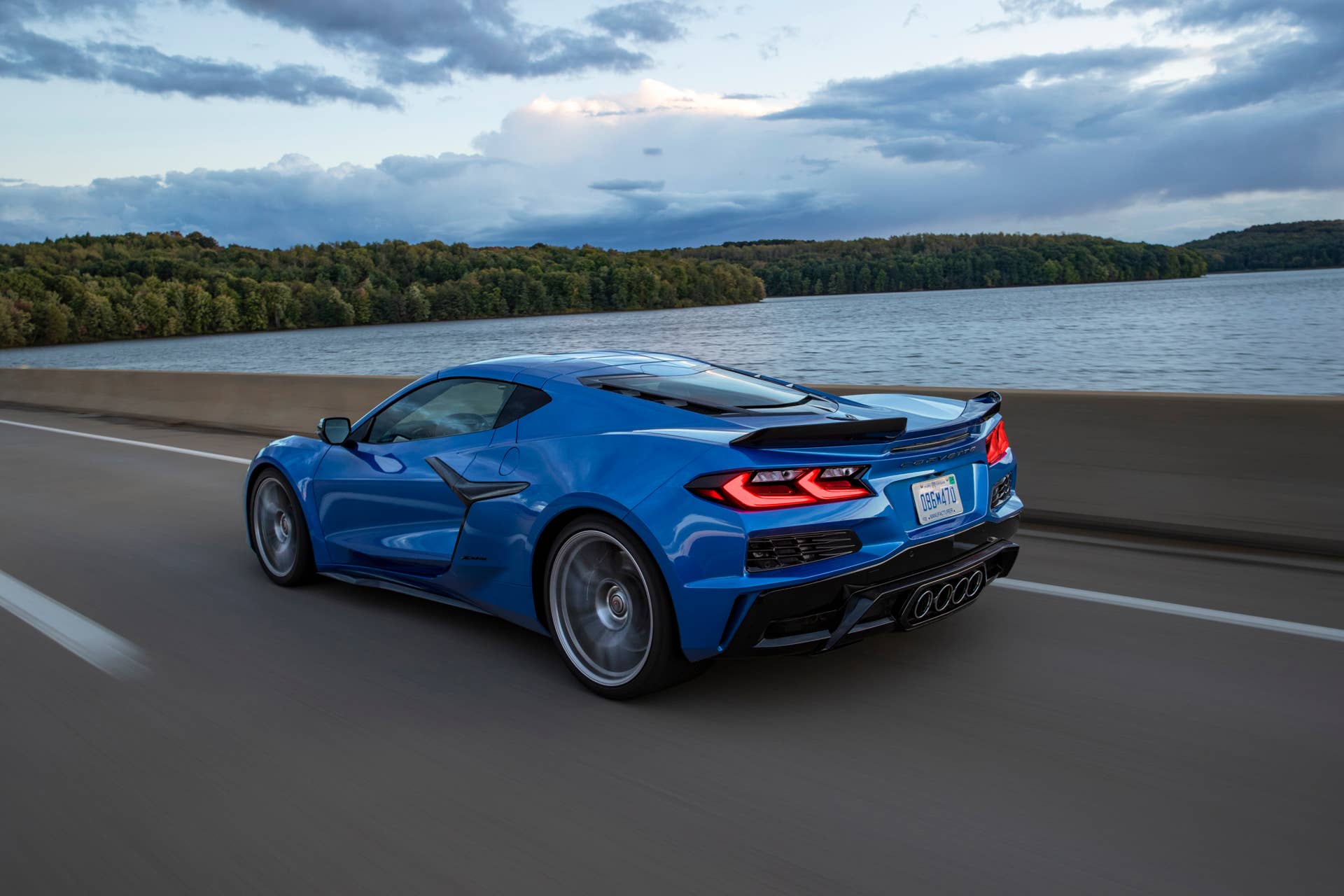 2026 Chevrolet Corvette Z06 vs Porsche 911: 5 Major Differences - Autoblog