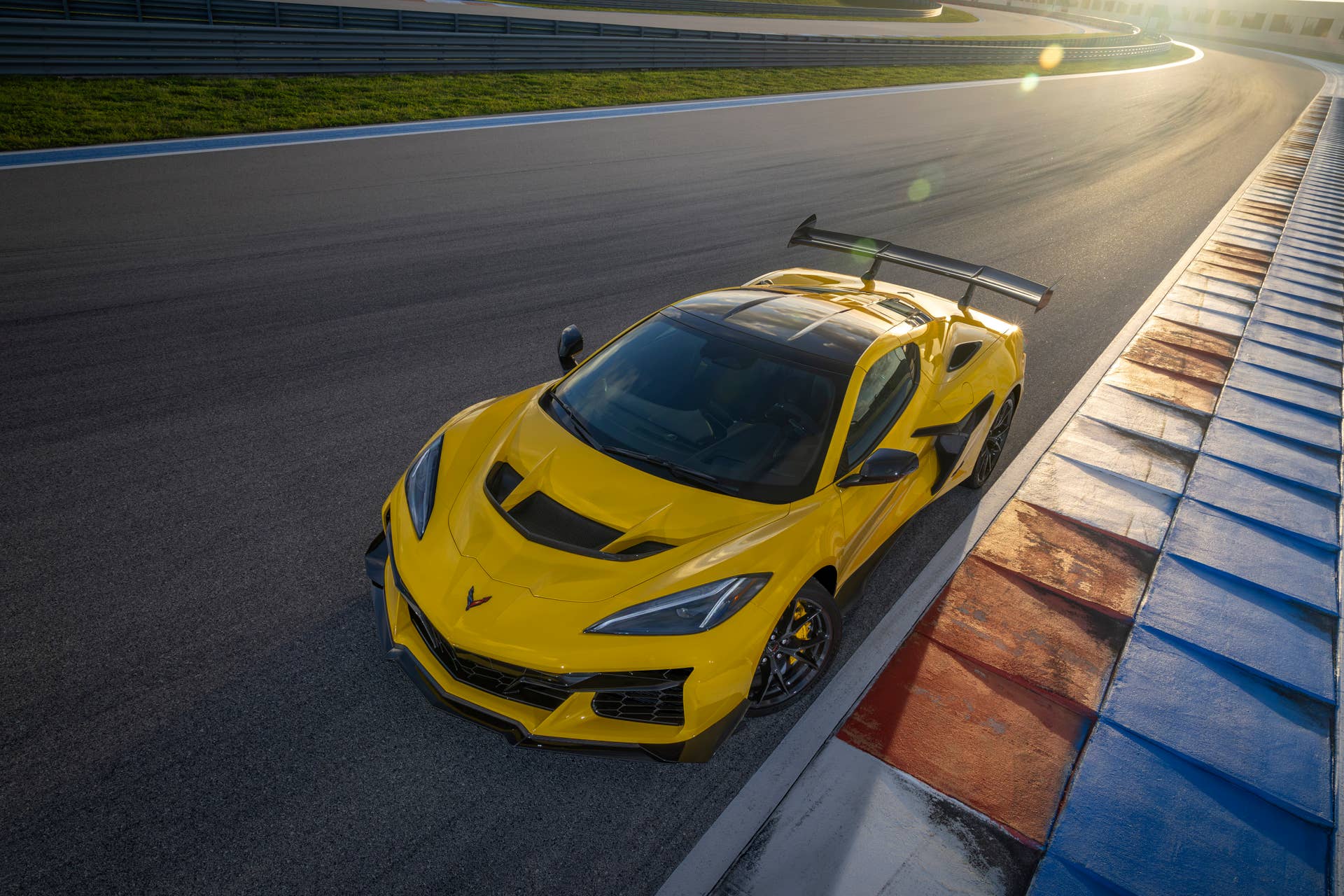 2025 Corvette ZR1 sets new speed record at 233 mph with 1,064 hp ...