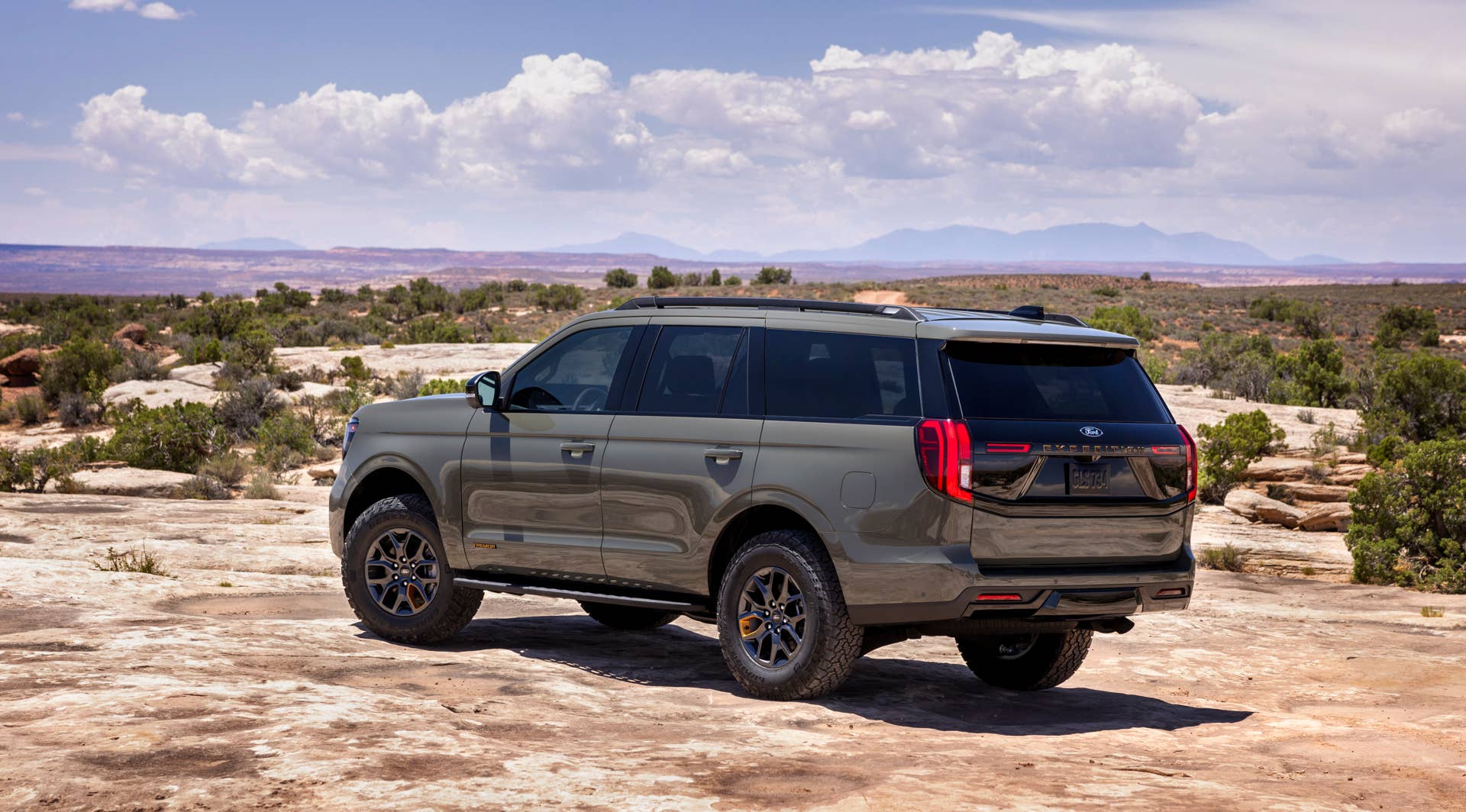 2025 Ford Expedition Tremor vs 2025 GMC Yukon AT4: Which One Is Right ...