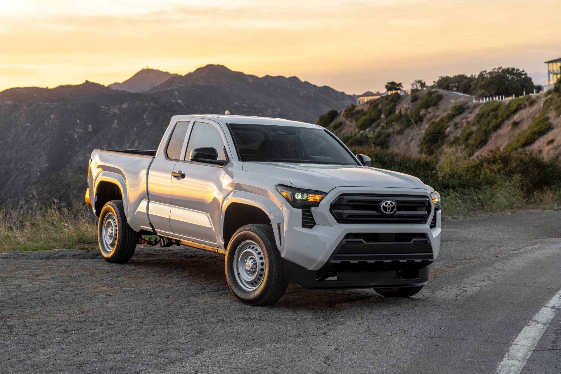 2026 GMC Canyon vs 2026 Toyota Tacoma: 5 Major Differences - Autoblog