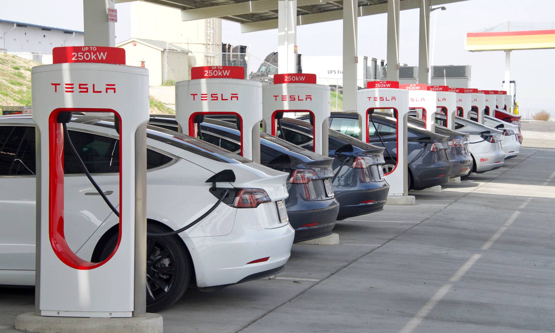 A new contender enters the EV charging race - Autoblog