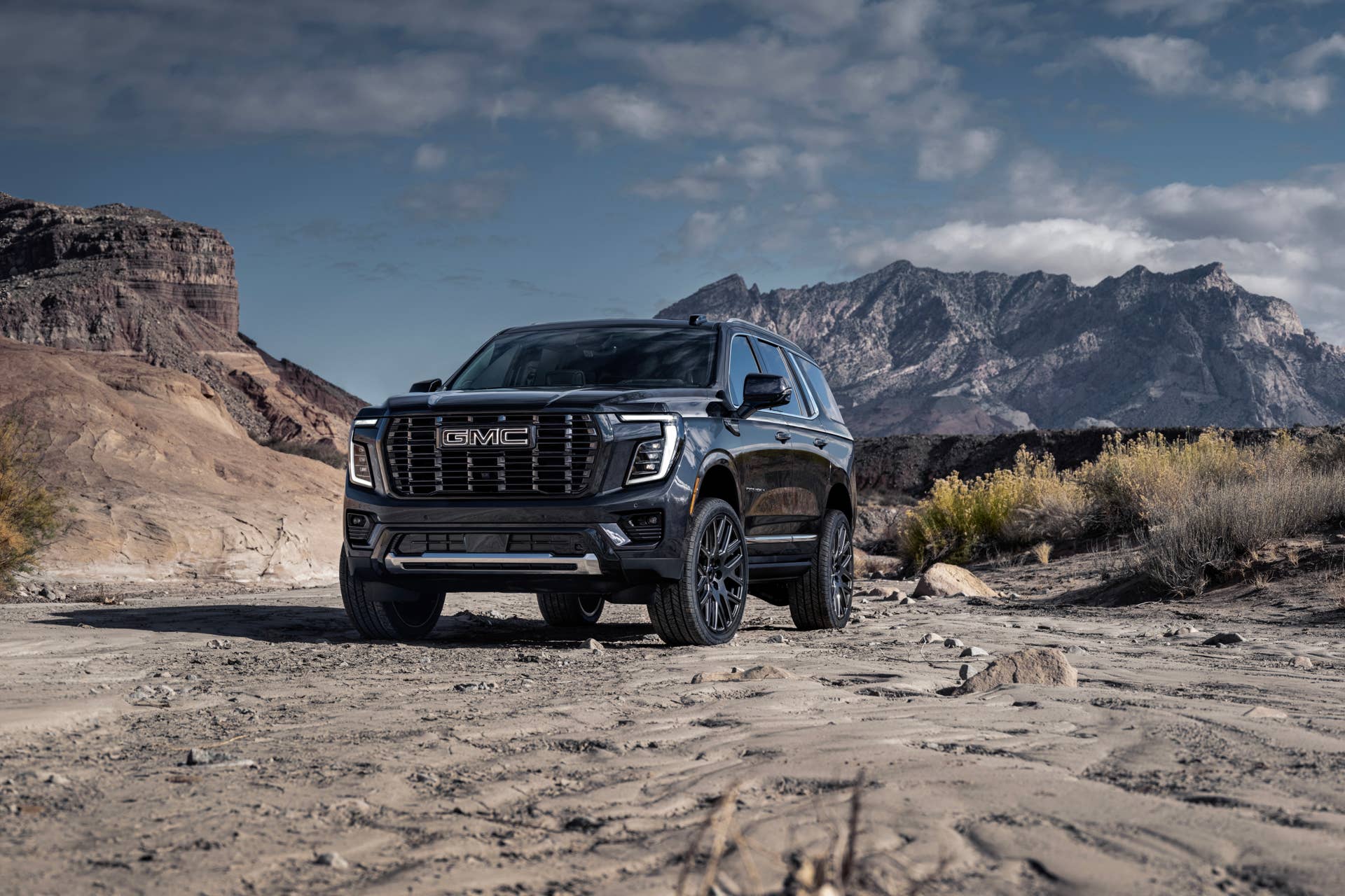 2025 GMC Yukon vs 2025 Ford Expedition: 5 Things to Know Before You Buy ...