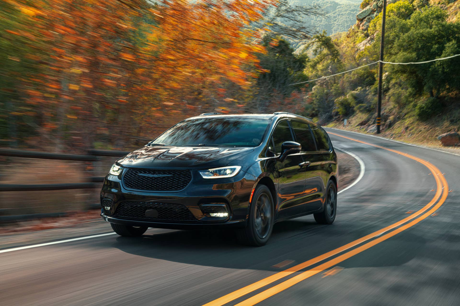 Minivan Sales Surge As Sienna, Pacifica, Odyssey Battle For Top Spot ...