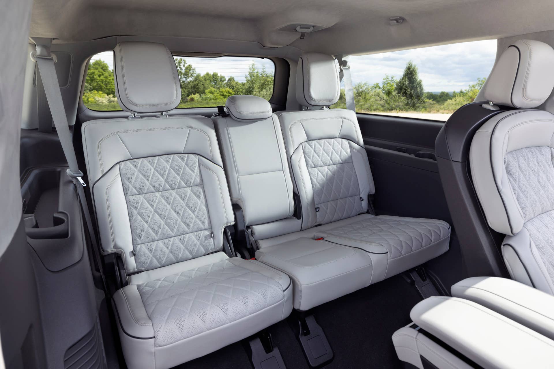 Six new features on the 2025 Lincoln Navigator - Autoblog