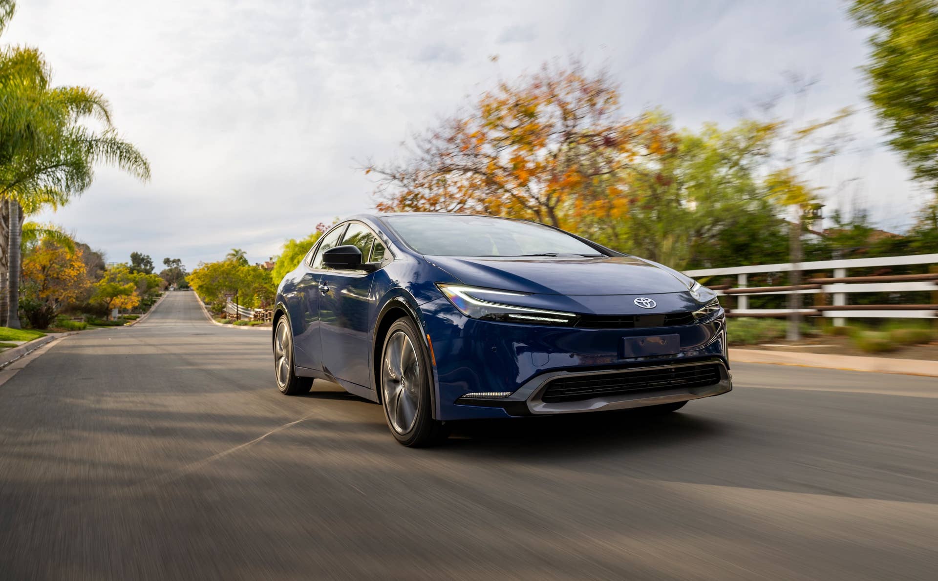 Prius Vs. Camry: Same Price, But What's The Better Toyota Hybrid ...