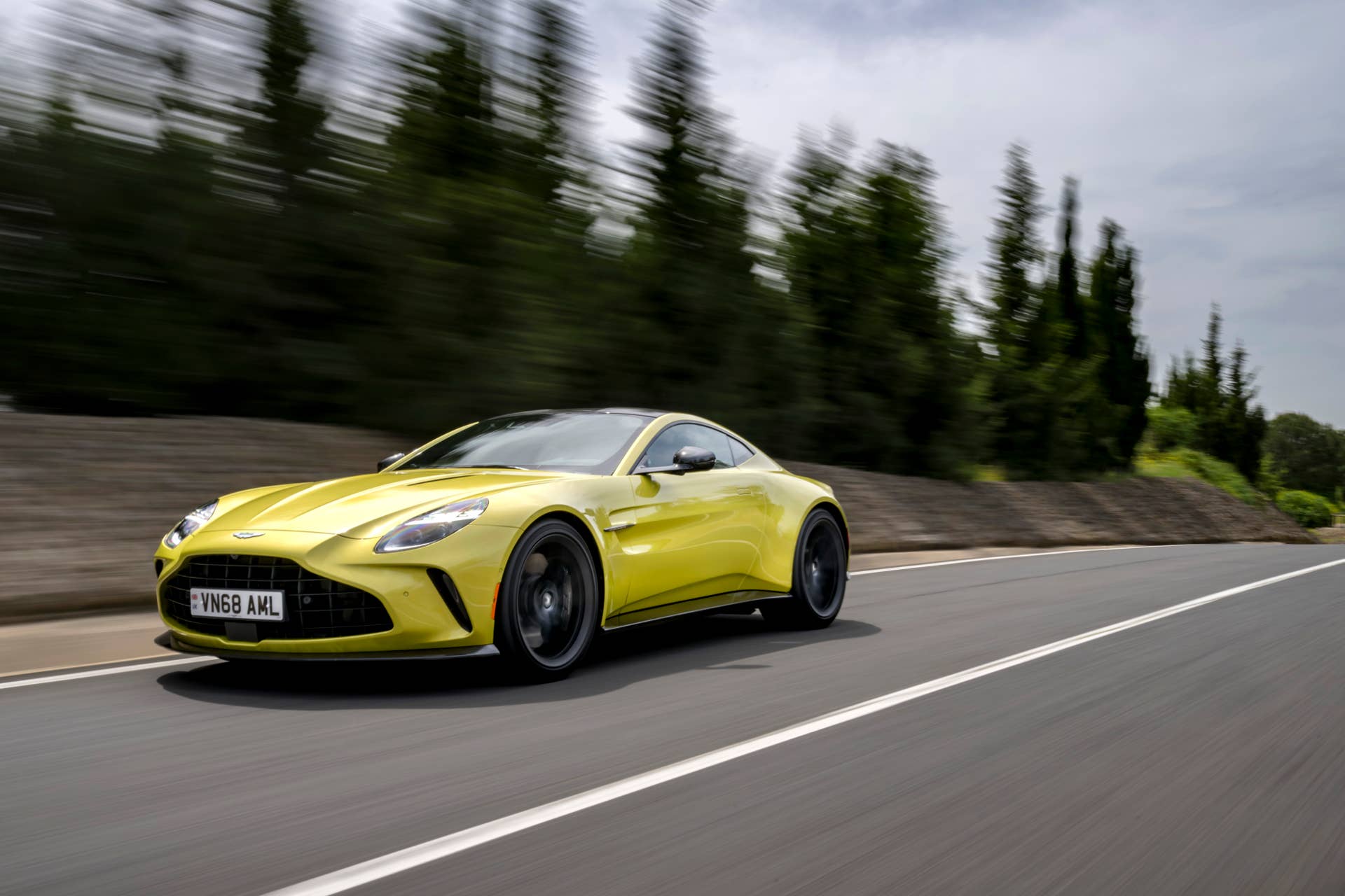 Aston Martin Dealer Offers Unpassable 2025 Vantage Lease Deal for ...