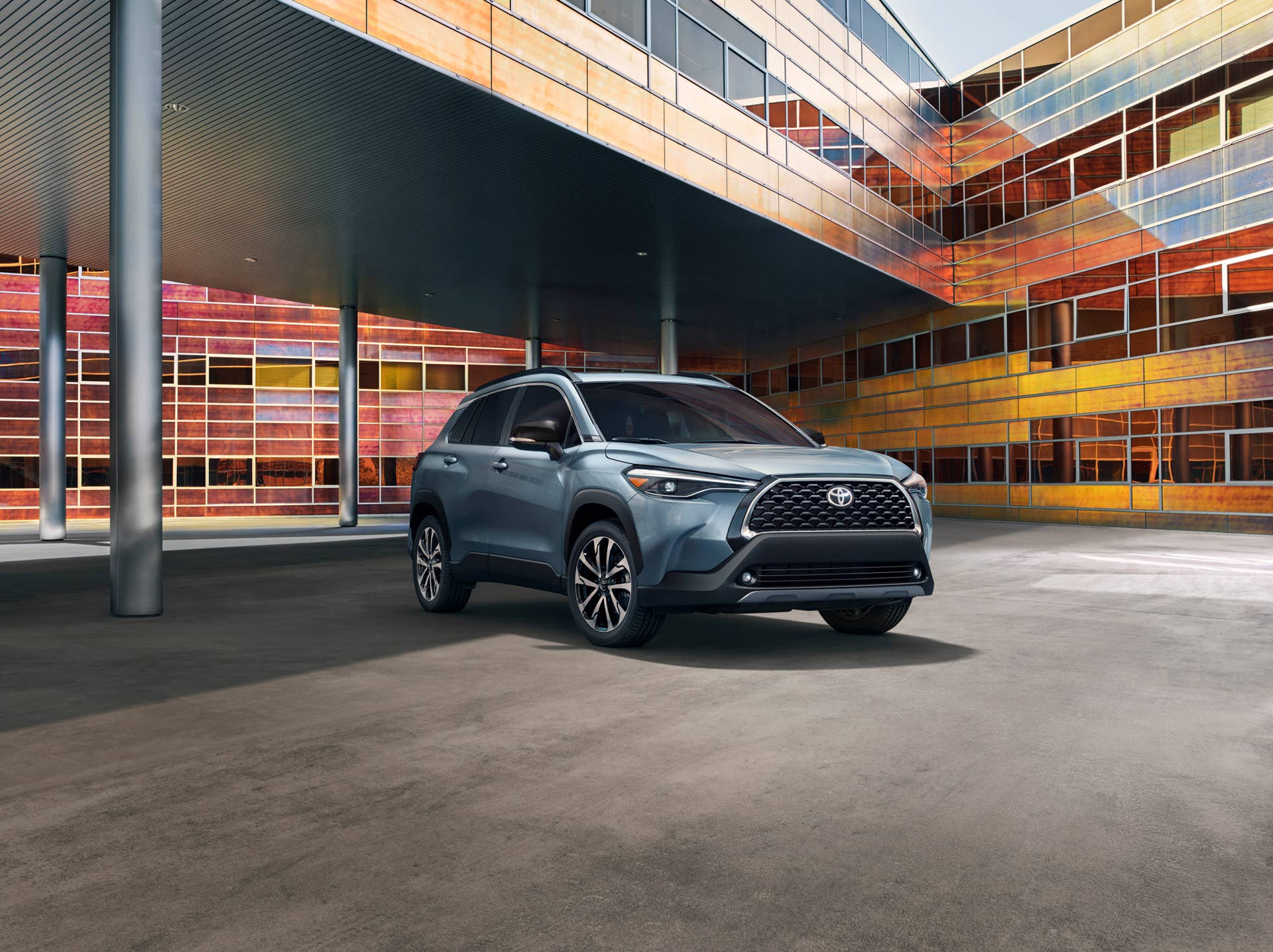 Elegantes Toyota Corolla Cross Leasing Ebenbild