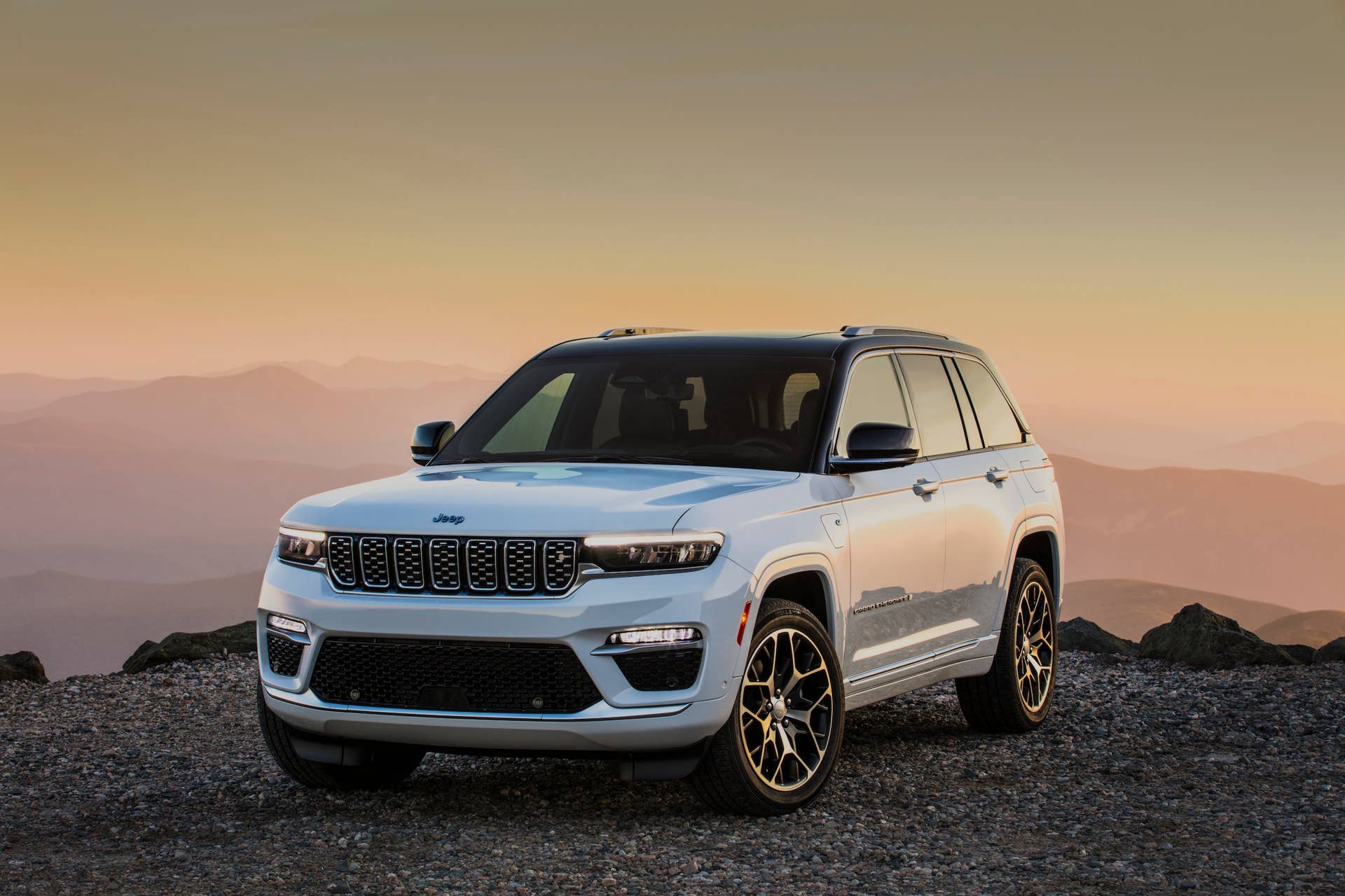 Nearly 92,000 Jeep Grand Cherokee Hybrids Recalled for Sudden Power ...