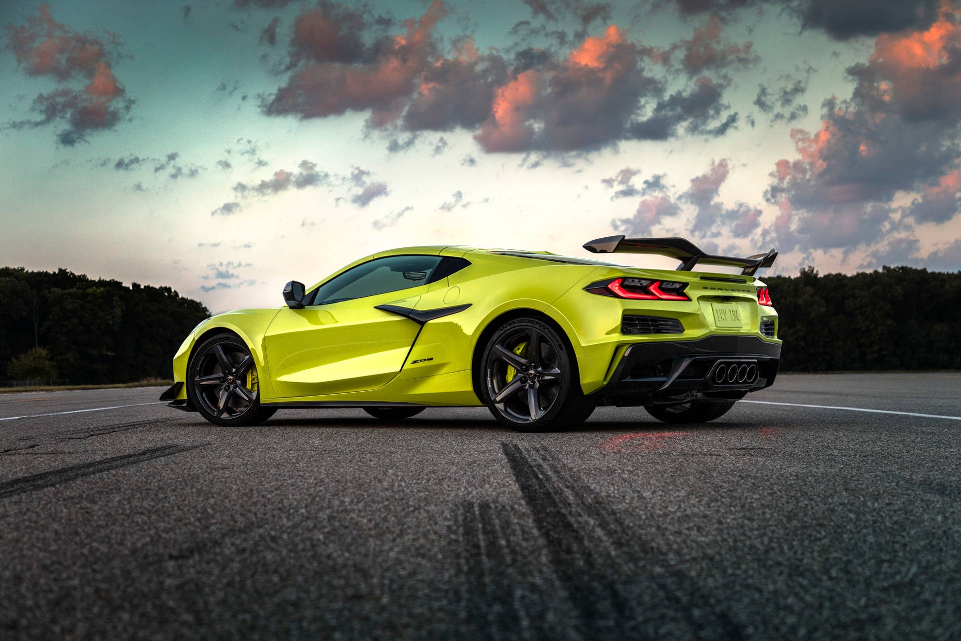 2026 Chevrolet Corvette Z06 vs Porsche 911: 5 Major Differences - Autoblog