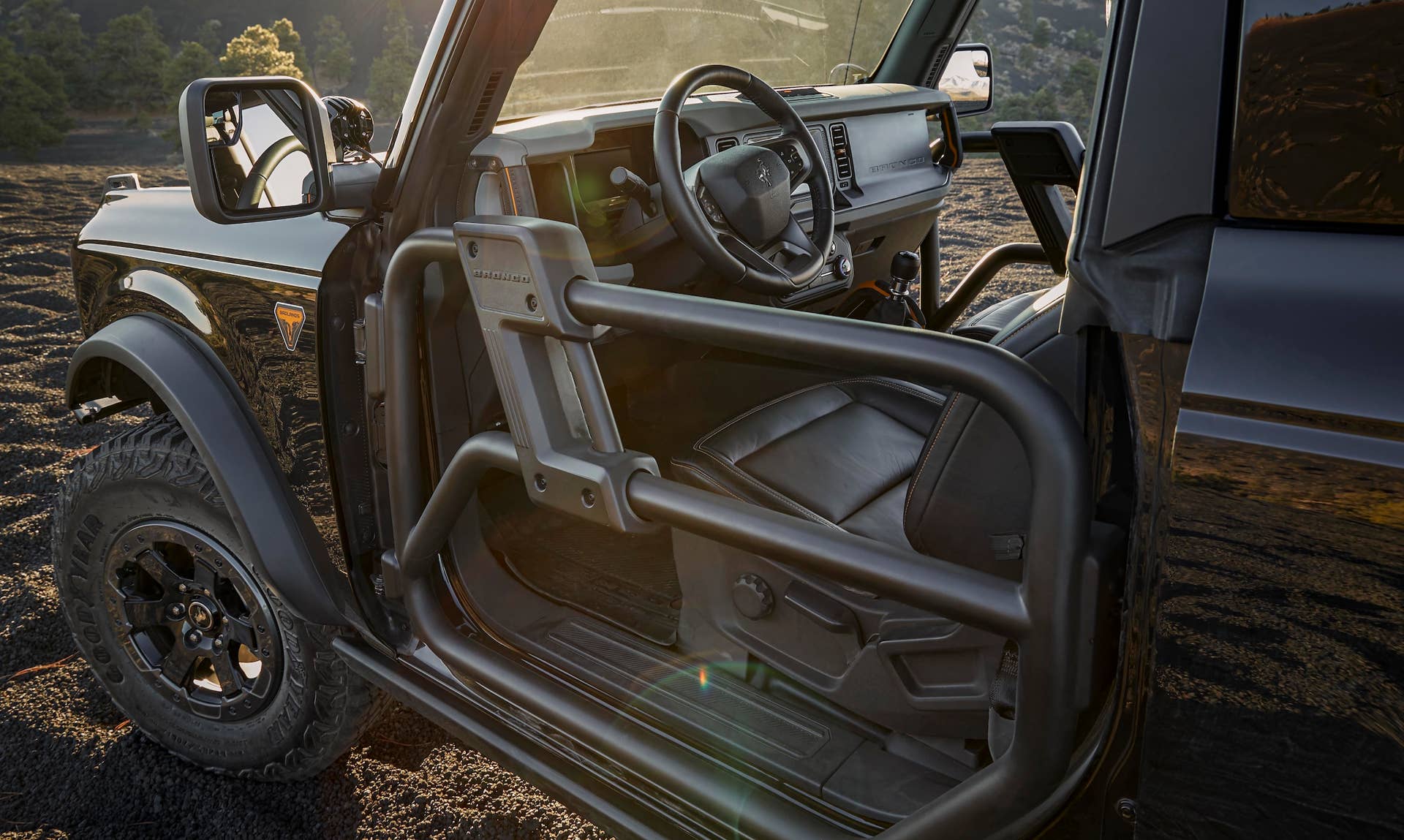 2025 Jeep Wrangler vs. 2025 Ford Bronco: 3 Major Differences - Autoblog