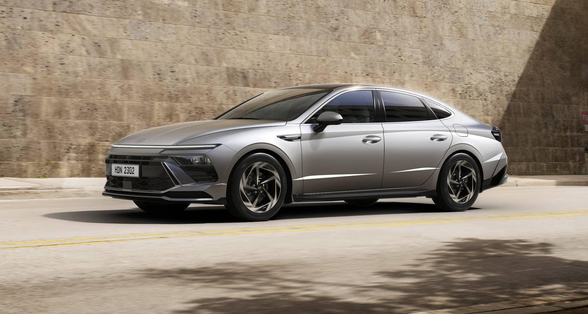 2025 Hyundai Sonata vs. Toyota Camry: 5 Major Differences - Autoblog