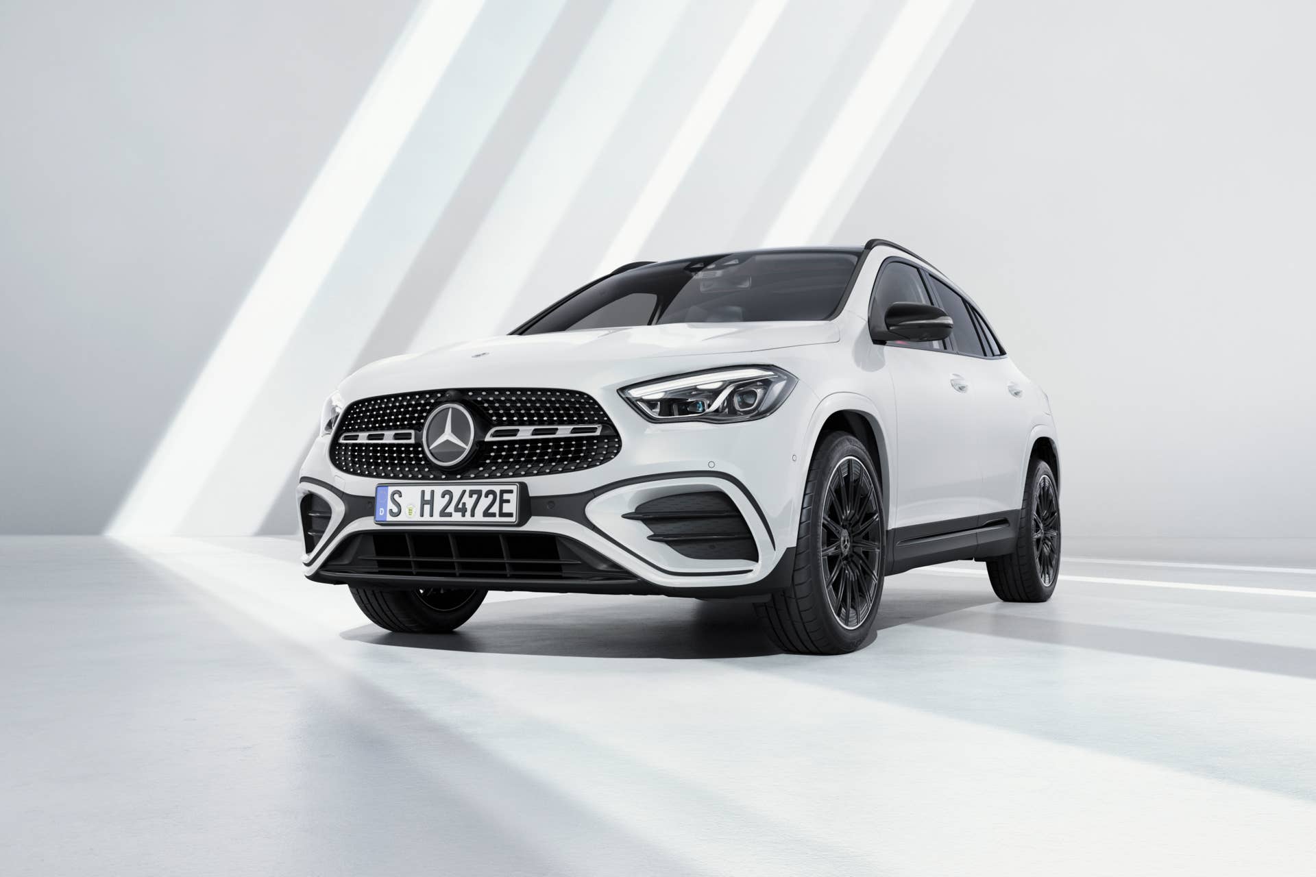 2025 BMW X1 vs Mercedes-Benz GLA: A Deluxe Crossover Duel - Autoblog