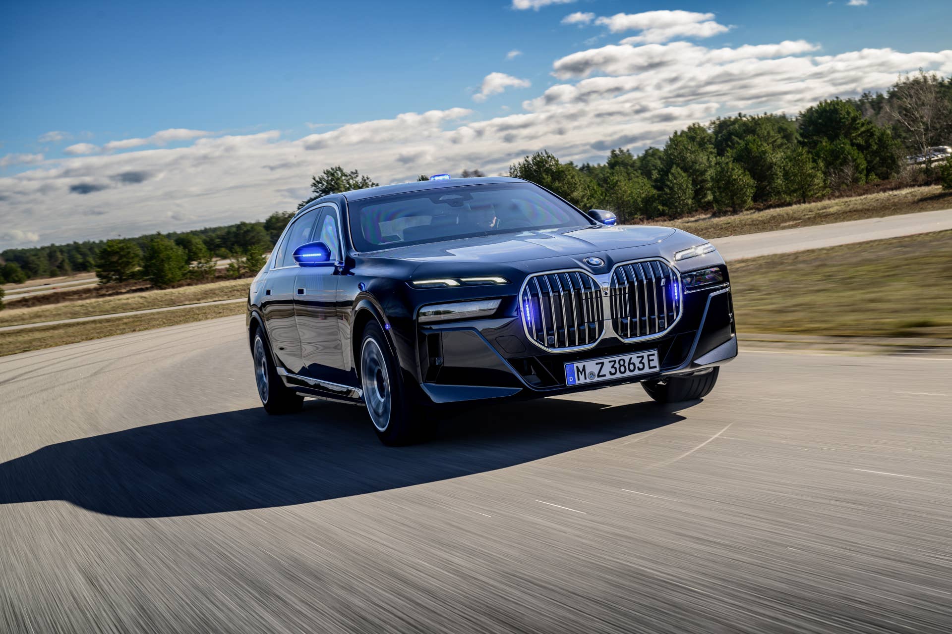 BMW 7 Series Drops ‘Eyes-Off’ Driving as Mercedes Builds S-Class ...