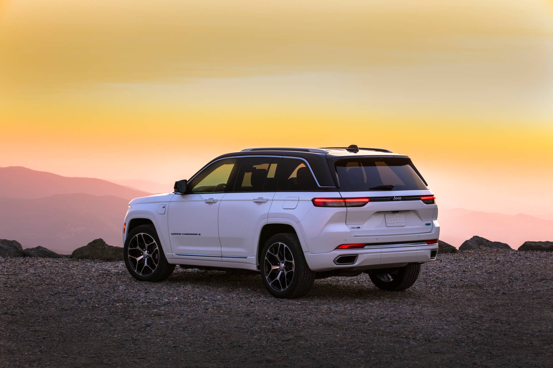 Nearly 92,000 Jeep Grand Cherokee Hybrids Recalled for Sudden Power ...