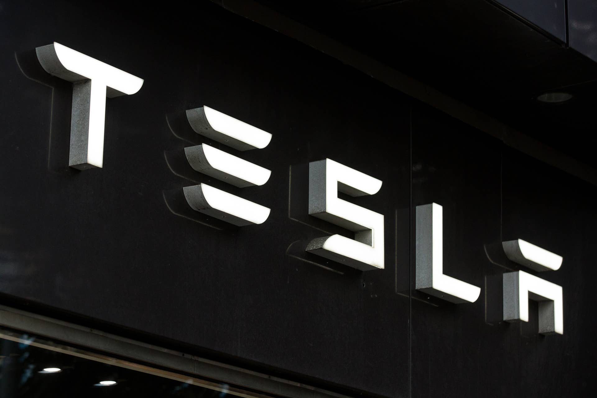 Tesla Signs $16.5 Billion Samsung Chip Deal Amid Mounting Pressure ...