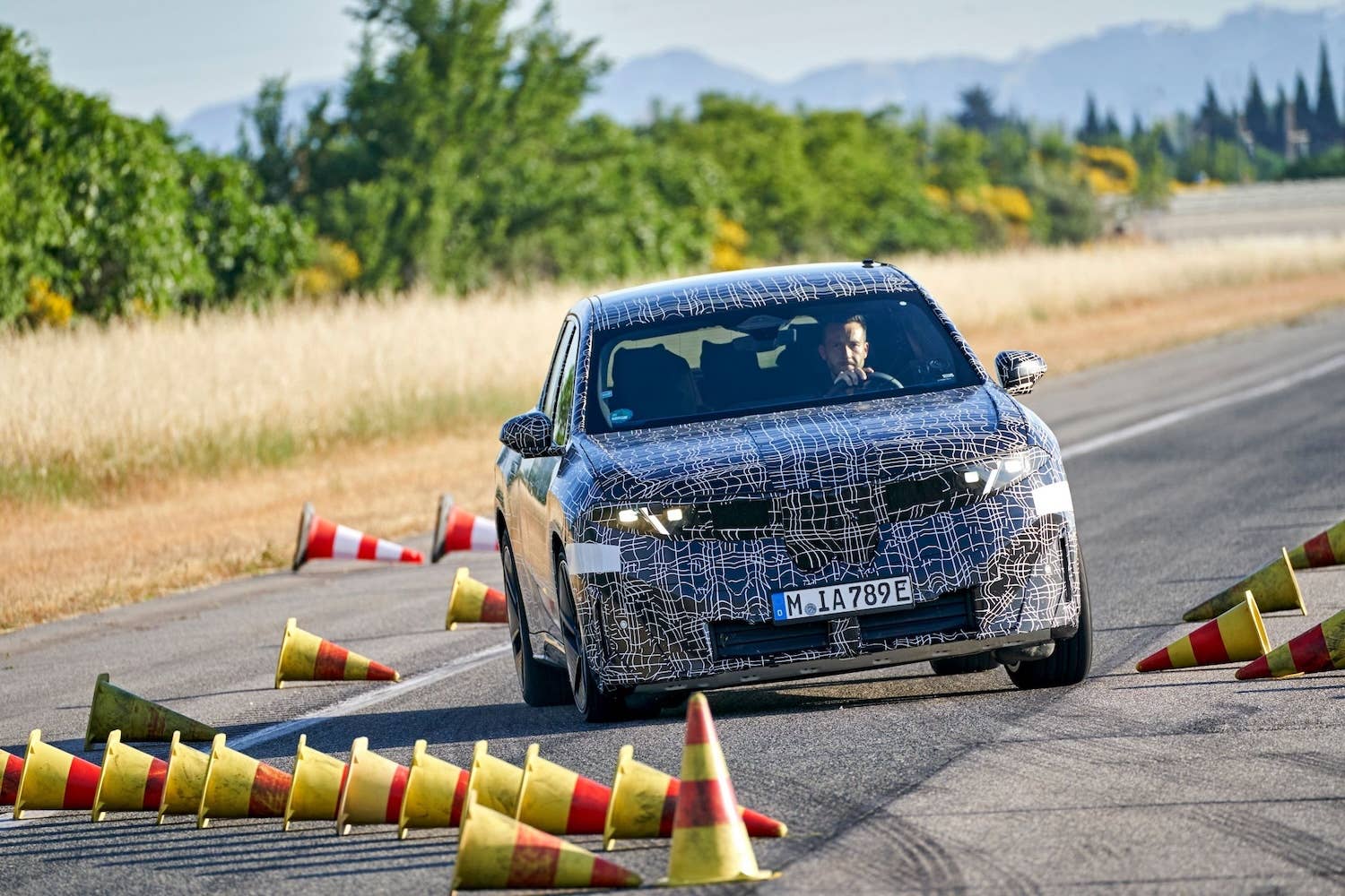 BMW iX3 Coming as First Neue Klasse EV with High-Tech Package - Autoblog